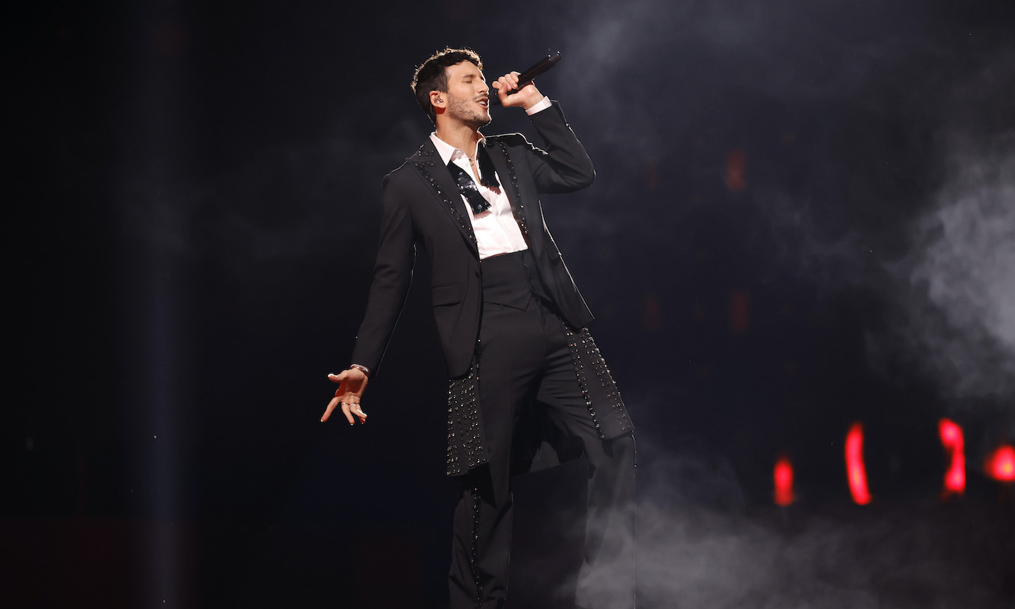 Sebastián Yatra estrena el espectacular video de ‘Básicamente’