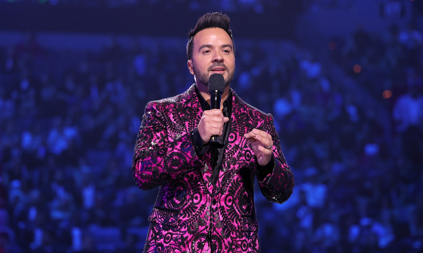 Luis Fonsi comparte su nuevo sencillo ‘Pasa La Página (Panama)’